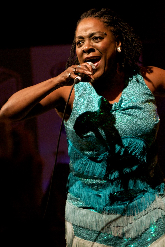 R.I.P. Sharon Jones 1956-2016 - Noise11.com