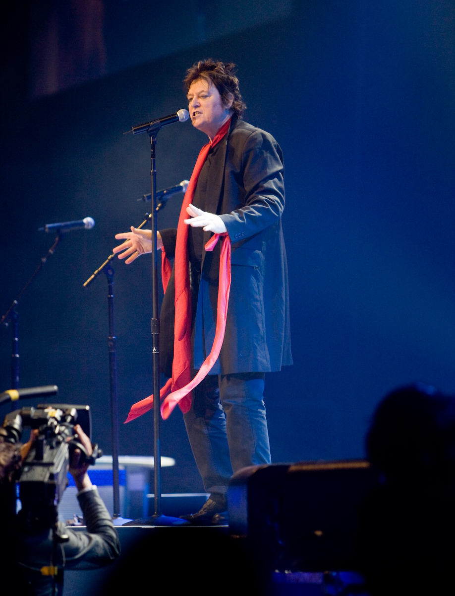 Doc Neeson Hospitalised With Brain Tumour - Noise11.com