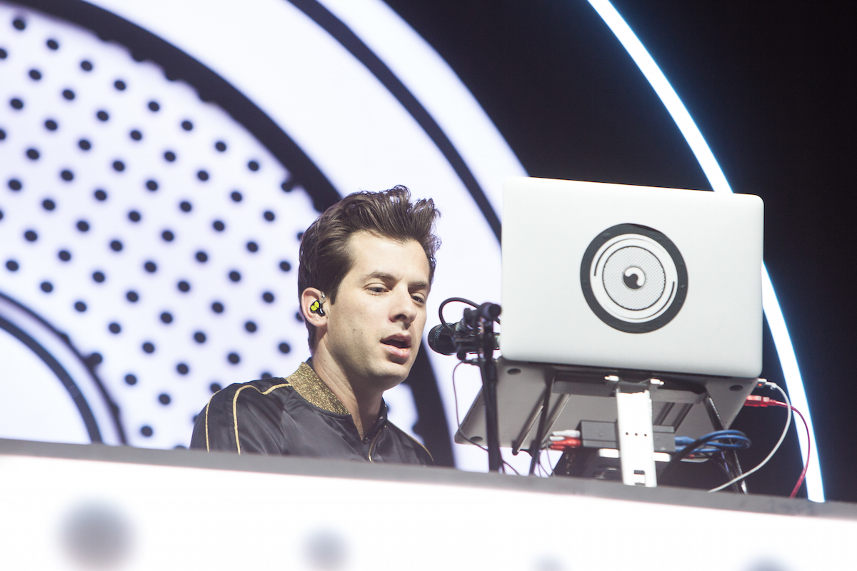 Mark Ronson and Raye Premiere New Music 'Suzanne' - Noise11.com