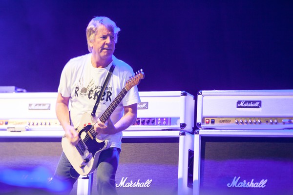 Status Quo Restore 2008 ‘It’s Christmas Time’ Video - Noise11.com