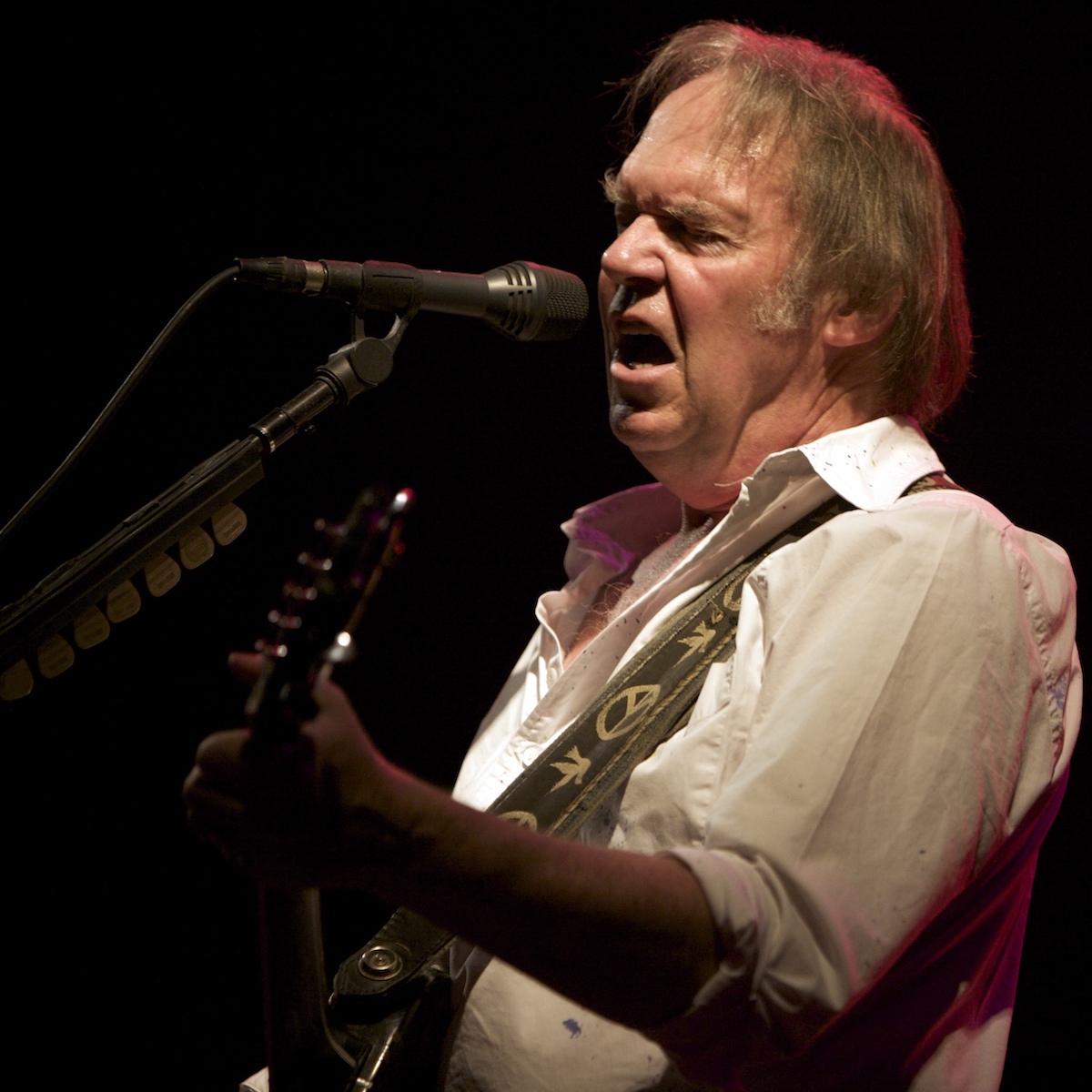 Neil Young Performs Third Solo Show With Some Minor Changes - Noise11.com