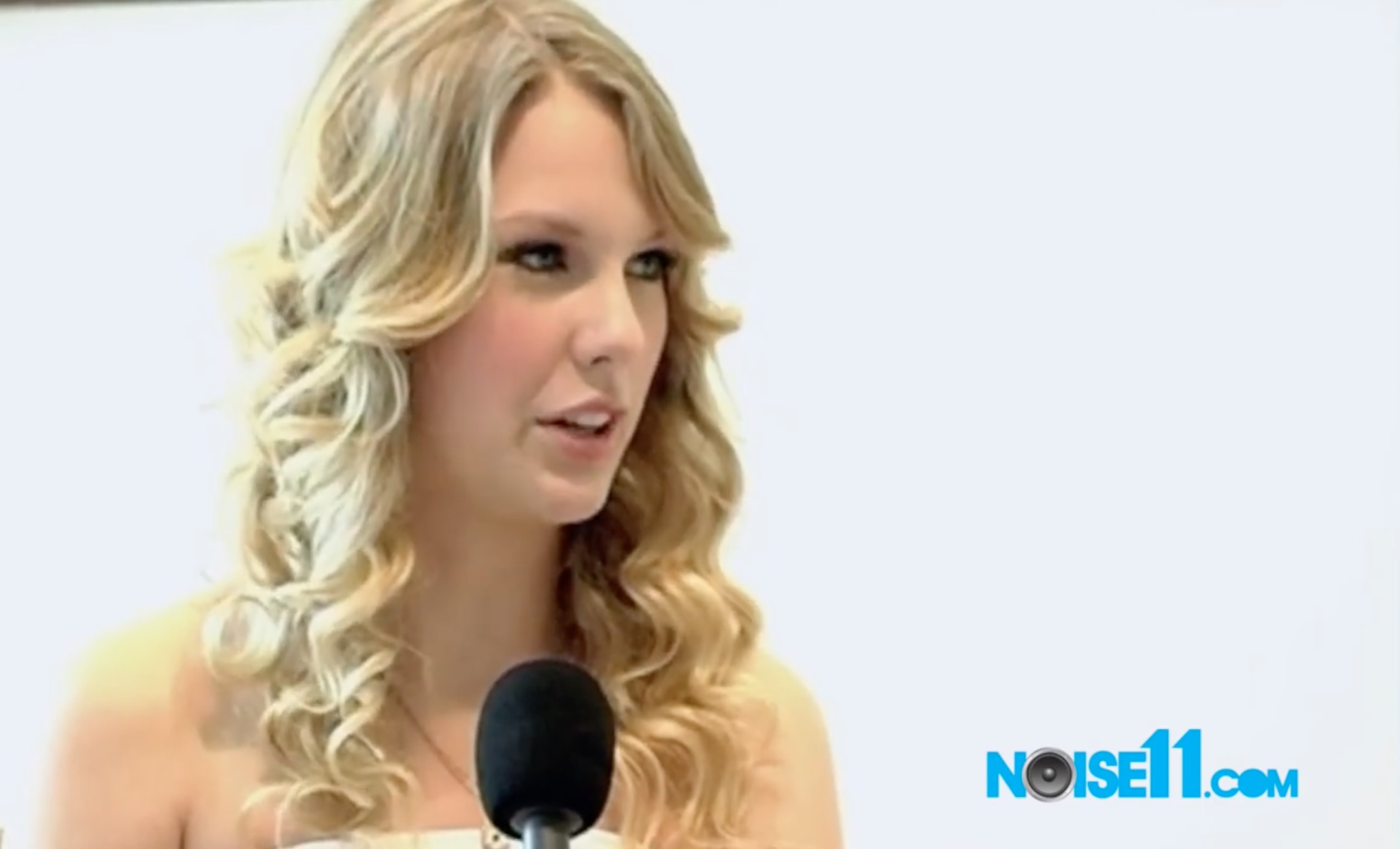 Taylor Swift Started Out Humble and Remains Humble. Watch The 2009 Noise11 interview - Noise11.com