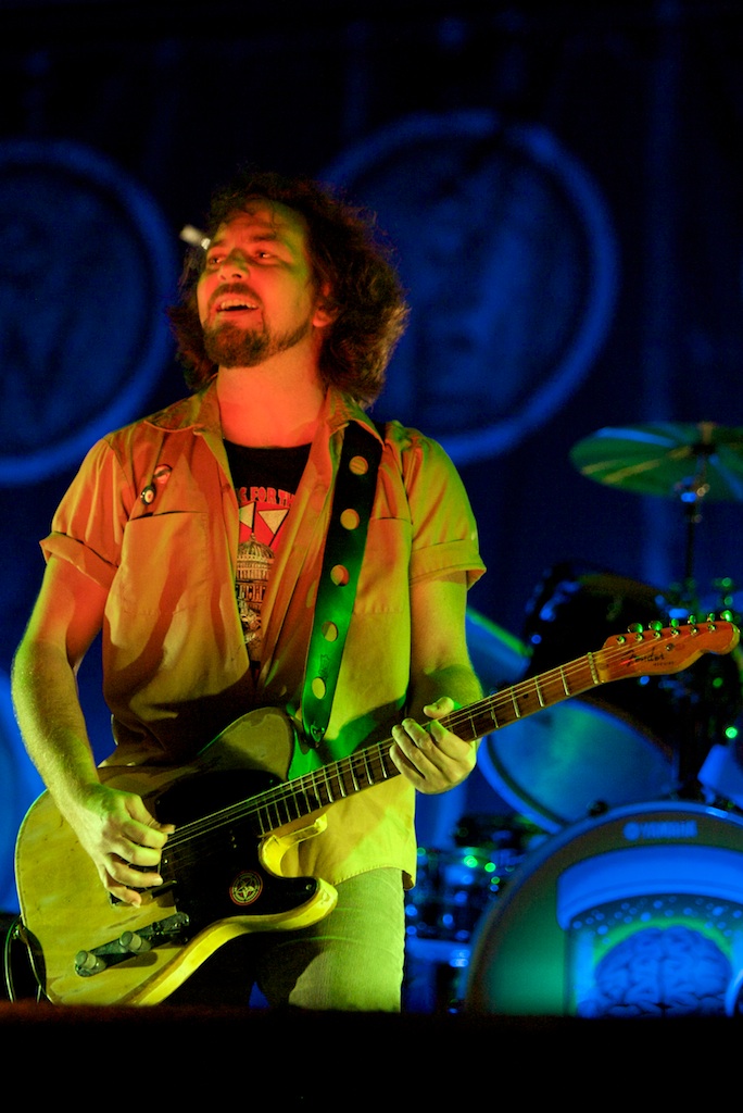 Watch Neil Finn Join Pearl Jam To Perform Hunters & Collectors Classic ...