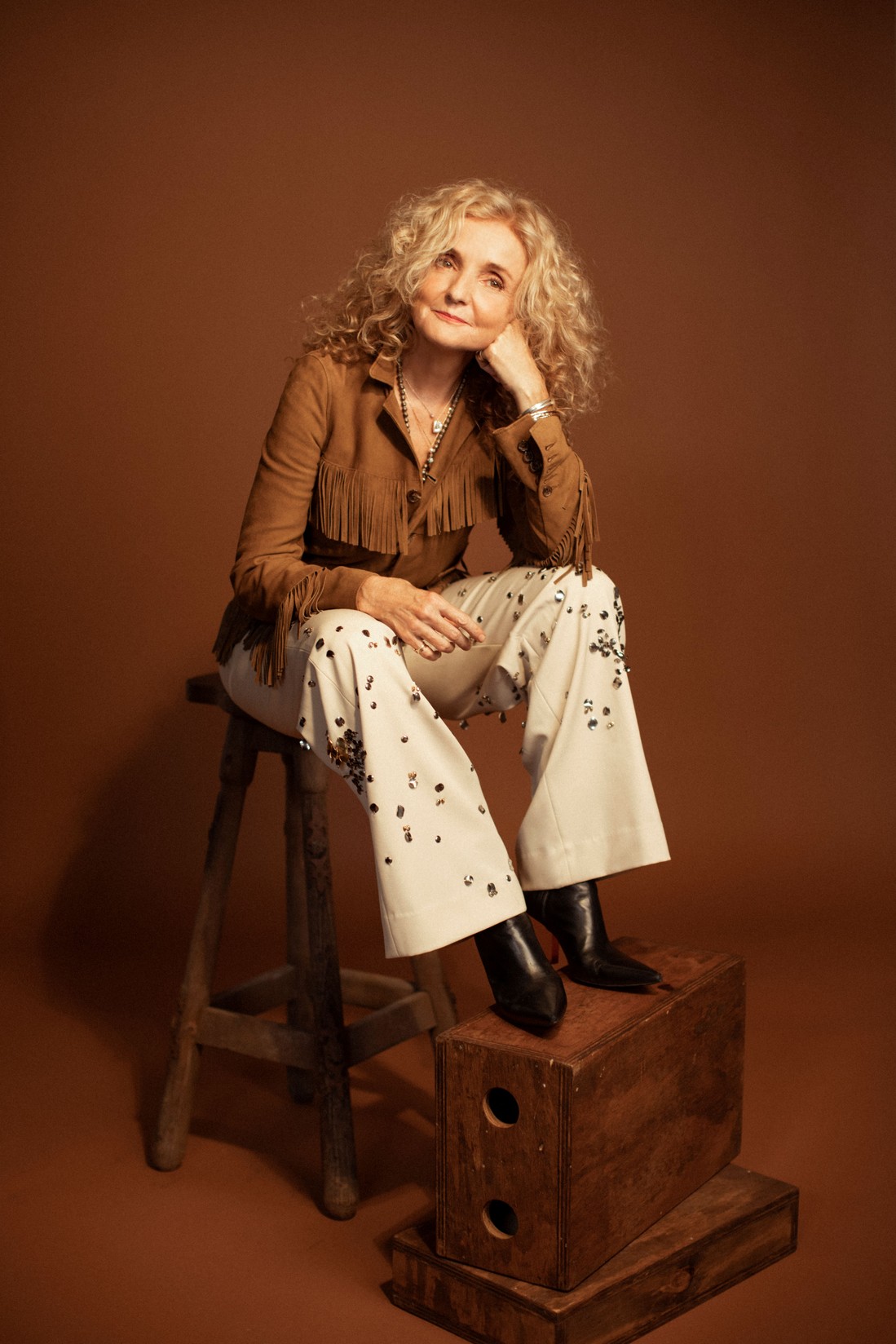 Patty Griffin Previews 11th Album ‘Crown of Horses’ With ‘Back At The ...