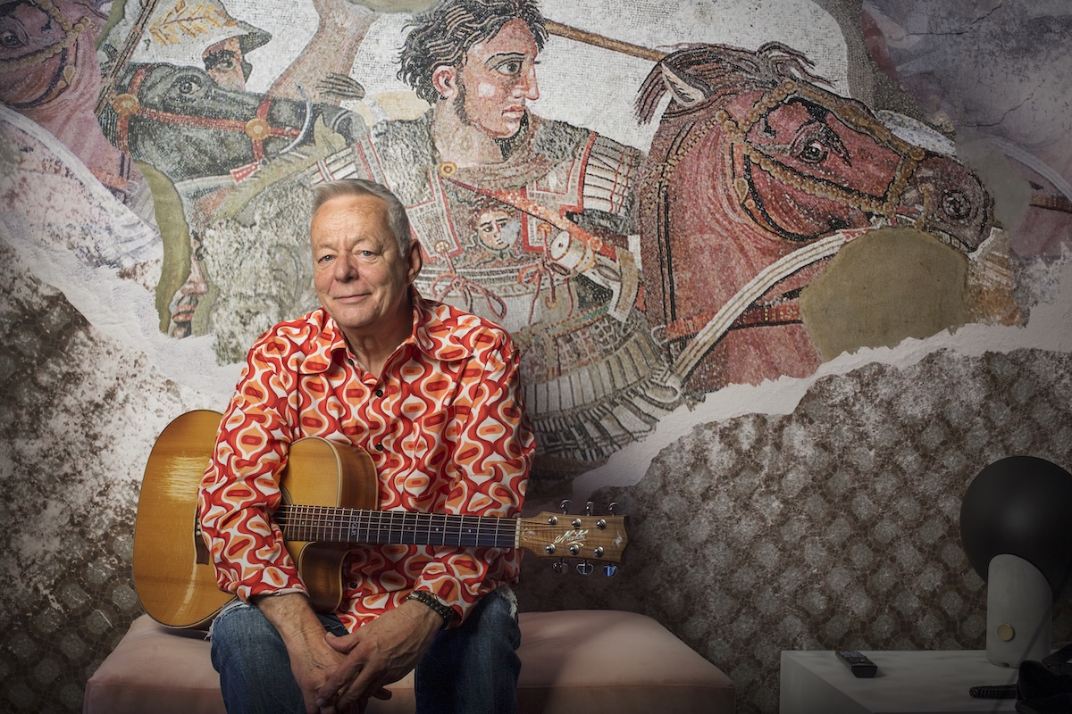 Tommy Emmanuel Returns With ‘Living In The Light', His First Solo Album ...
